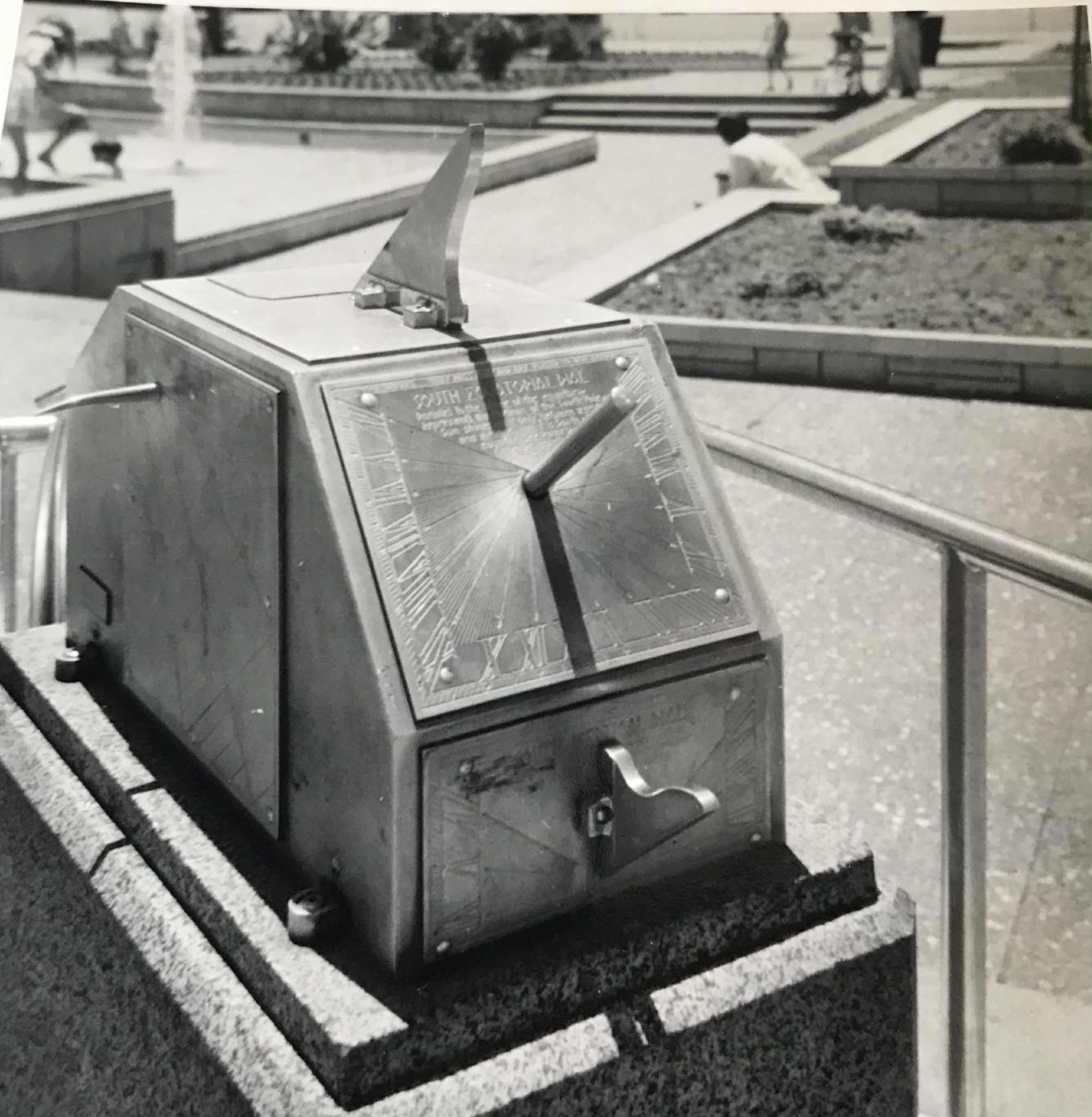 Hamilton’s Garden Place Sundial – The Garden History Research Foundation