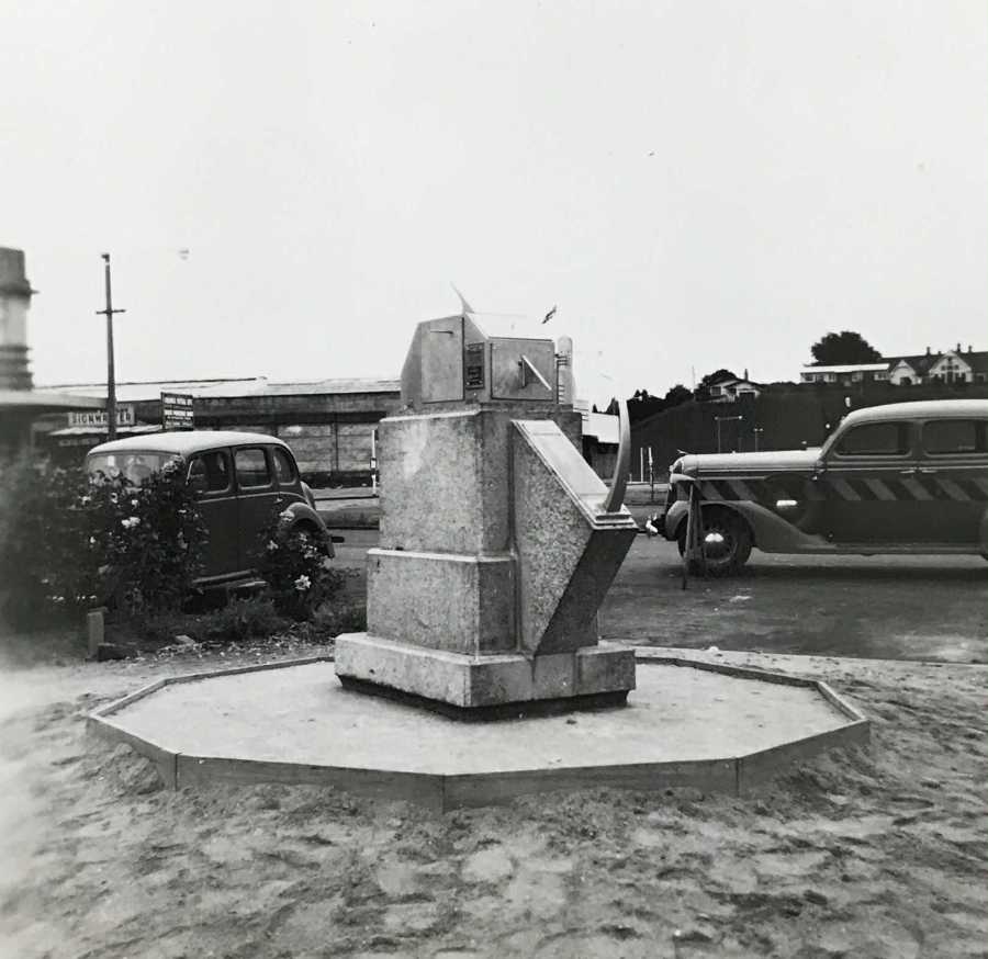 Hamilton’s Garden Place Sundial – The Garden History Research Foundation